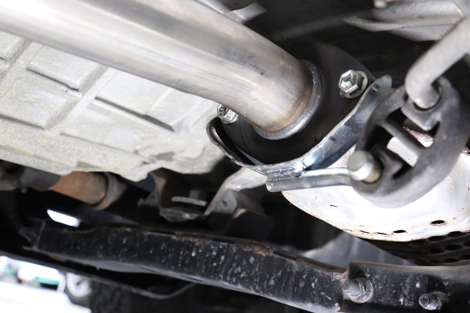 トヨタ RZN185 ハイラックスサーフ センターパイプ 交換行いました | アスリート湘南波乗り自動車